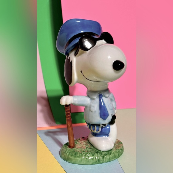 Peanuts UFC | Accents | Peanuts Character Snoopy As Joe Cool Police ...